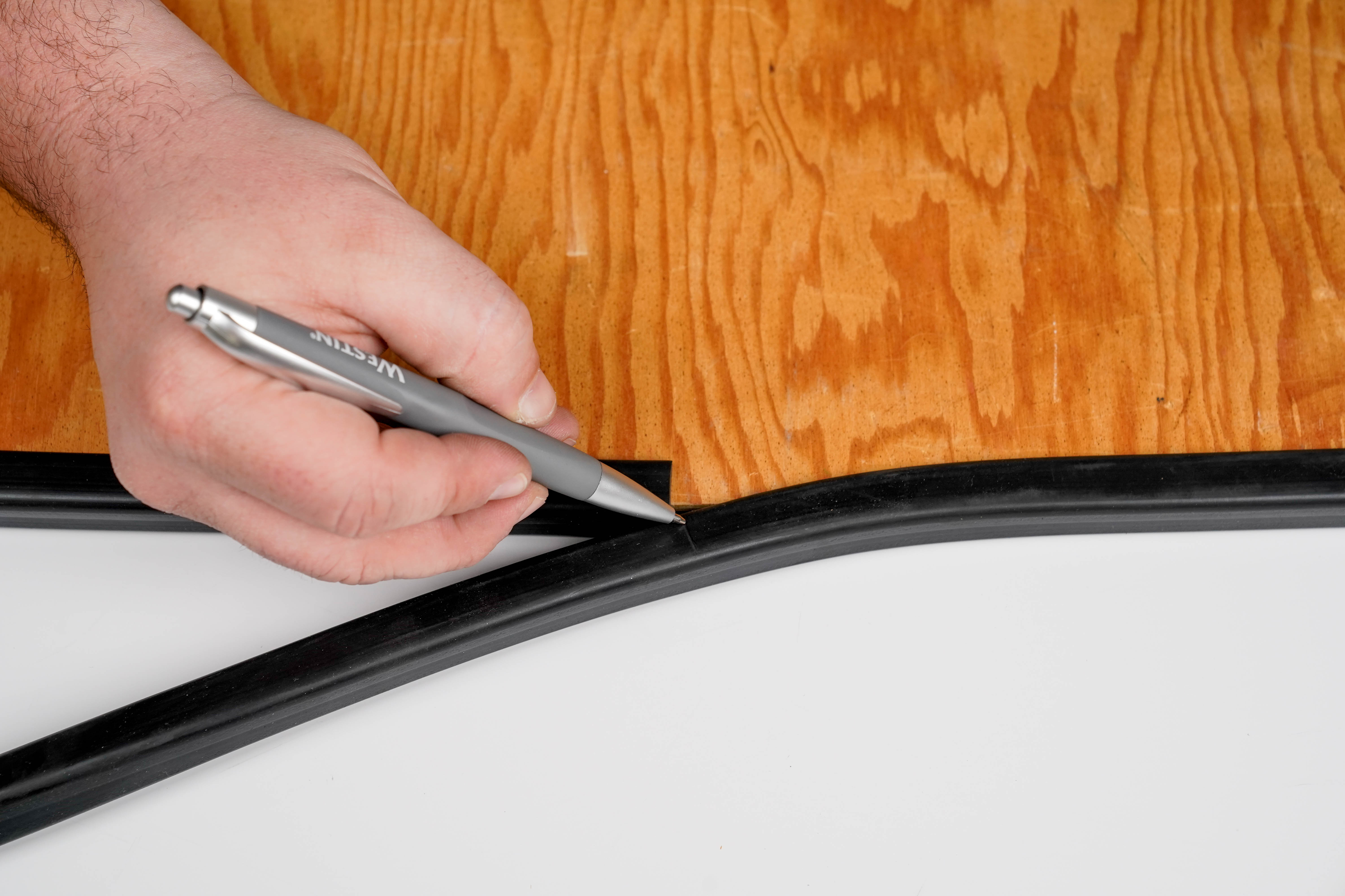 How to Make a Custom Glass Gasket – Steele Rubber Products
