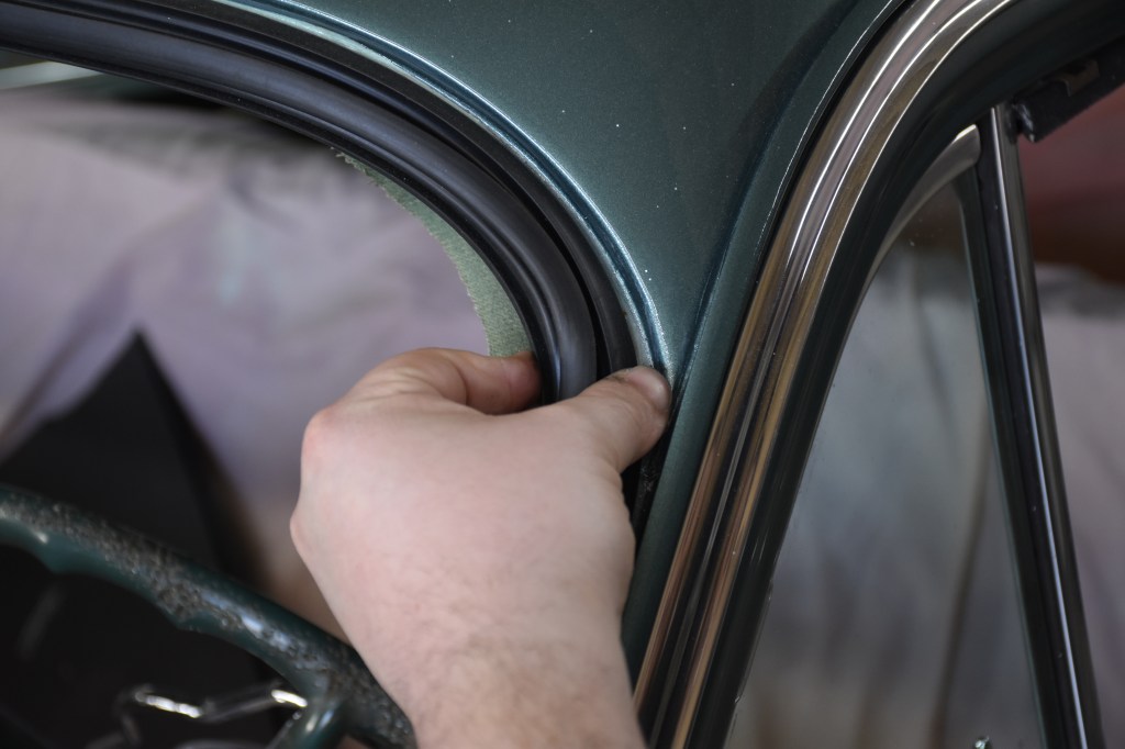 How to Install a Locking Strip Type Gasket – Steele Rubber Products