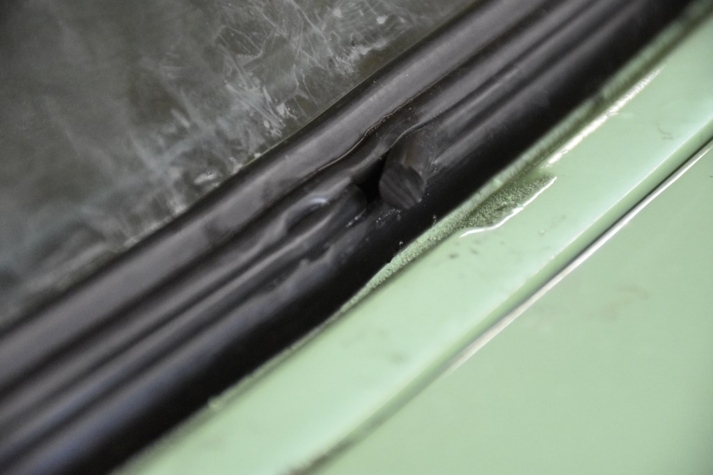 How to Install a Locking Strip Type Gasket – Steele Rubber Products